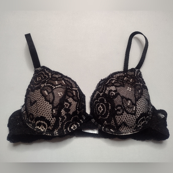 Emily Johnson | Intimates & Sleepwear | Emily Johnson Pushup Bra 32b ...